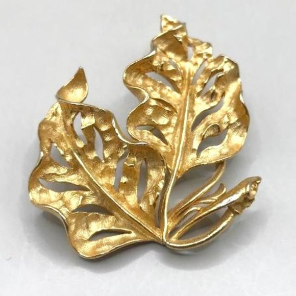 Lisa | Jewelry | Vintage Lisa Goldtone Double Leaf Brooch | Poshmark